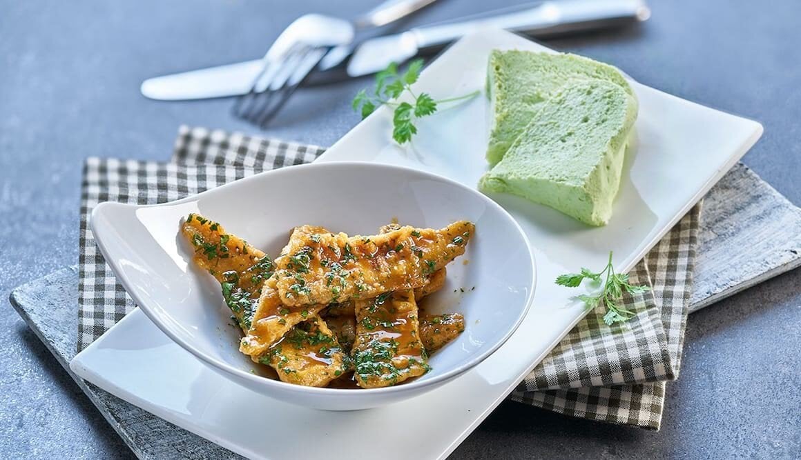 Spargelmousse mit roh marinierter Lodde | Seafood from Norway